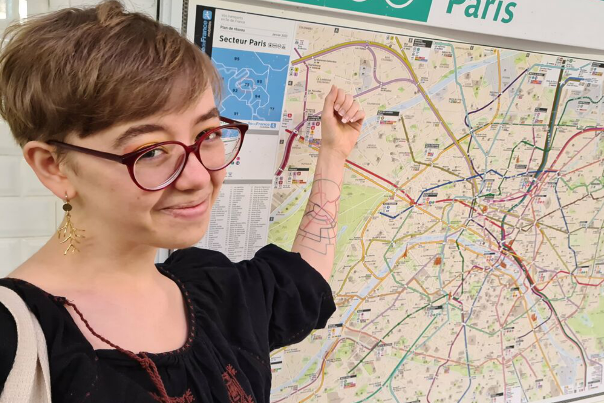 Elle décide de se faire tatouer… le plan du métro de Paris sur le bras ...